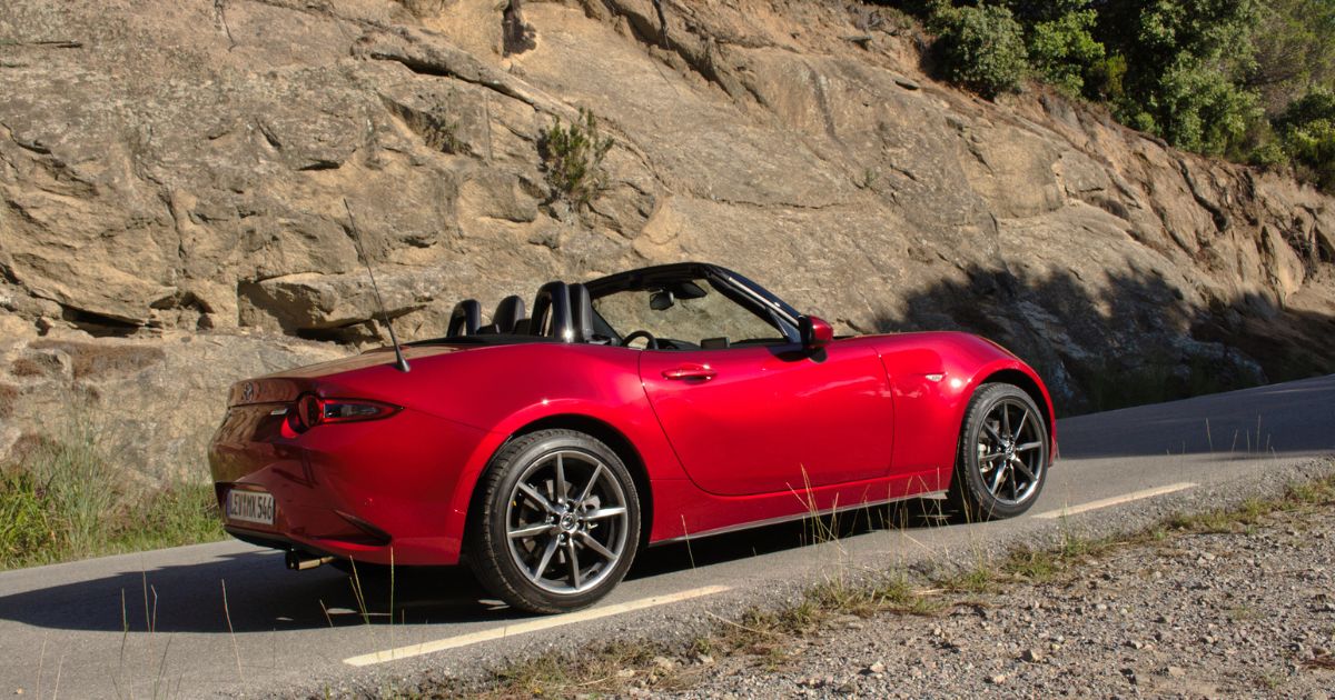 Ce prototype secret de Mazda MX-5 V6 a été annulé in extremis : la ...