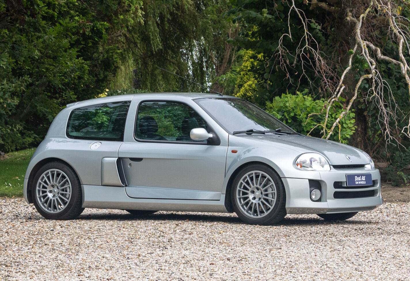 Occasion - Renault Clio V6 (2001) : une bombe rare à la vente… mais pas ...