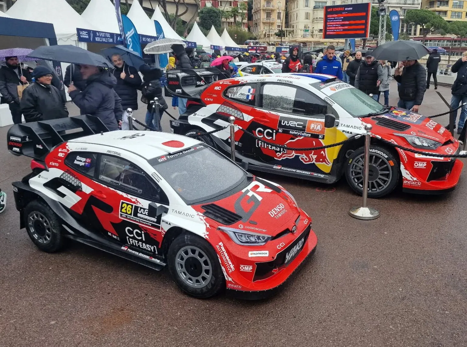 Un youtubeur fabrique une réplique échelle 1:2 de la GR Yaris WRC dans ...